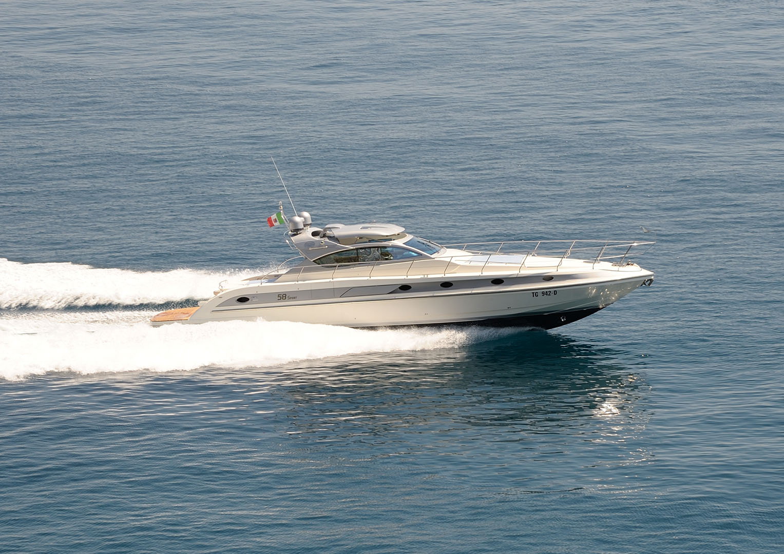 EXECUTIVE - Premium Boat Charter